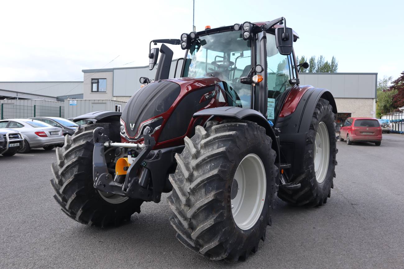 Valtra N175 Versu | Clarke Machinery