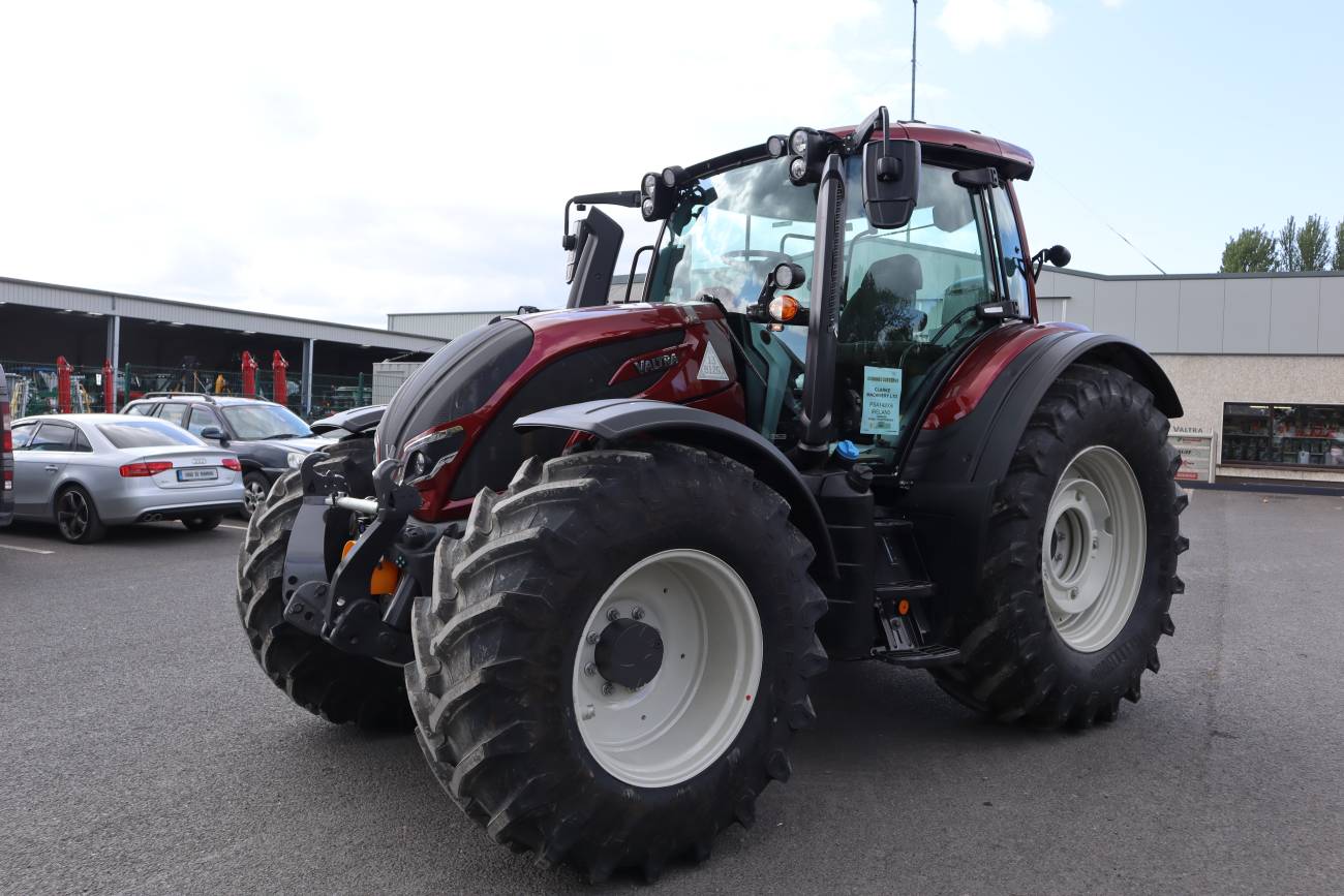 Valtra N175 Versu | Clarke Machinery
