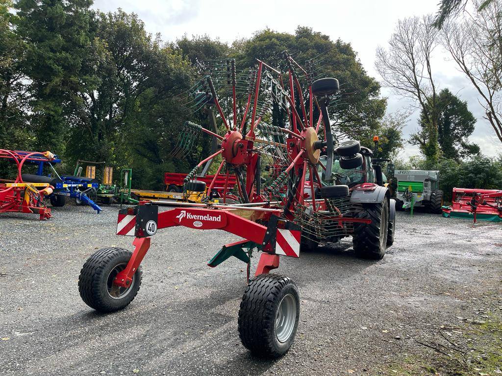 Taarup TA9472 Twin Rotor Rake | Clarke Machinery