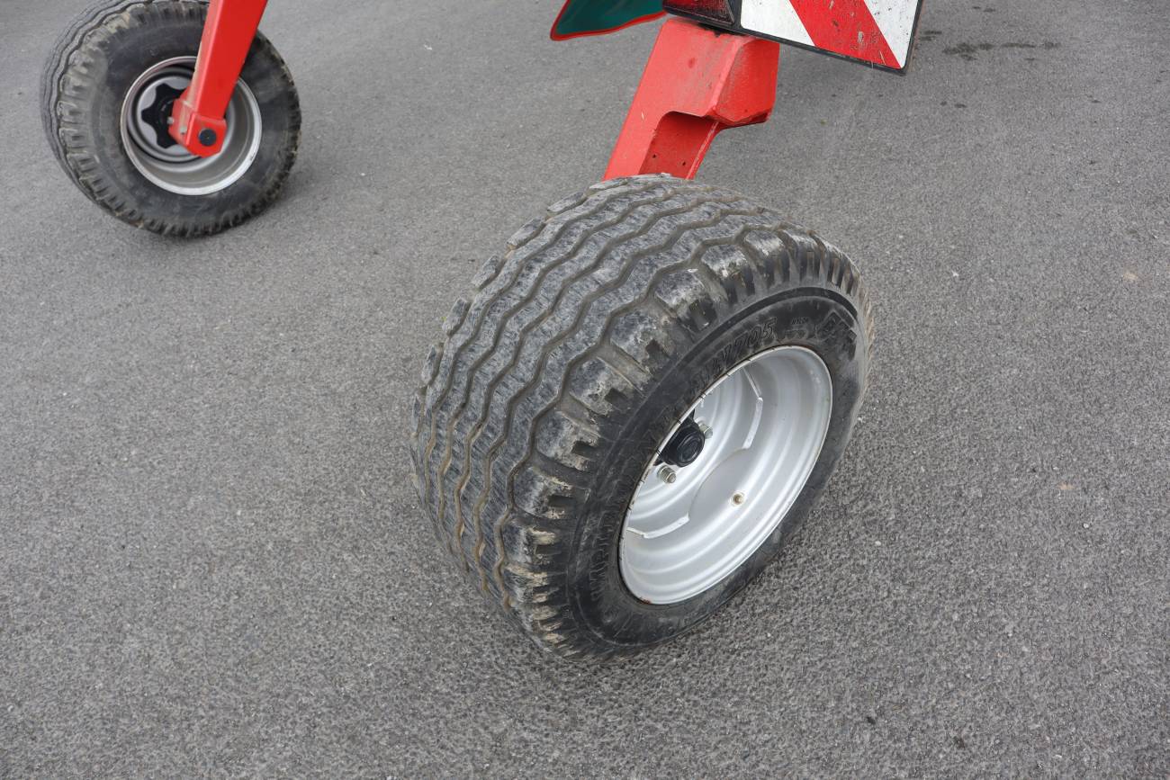 Taarup TA9472 Twin Rotor Rake | Clarke Machinery