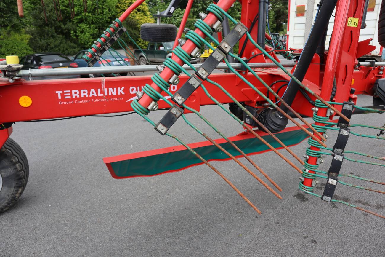 Taarup TA9472 Twin Rotor Rake | Clarke Machinery