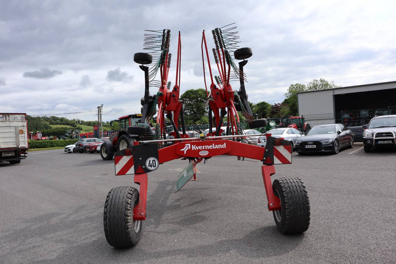 Taarup TA9472 Twin Rotor Rake | Clarke Machinery