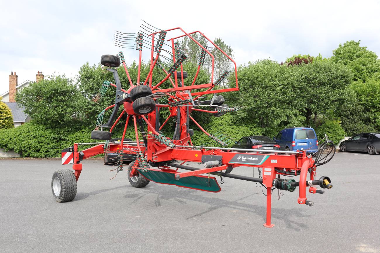 Taarup TA9472 Twin Rotor Rake | Clarke Machinery