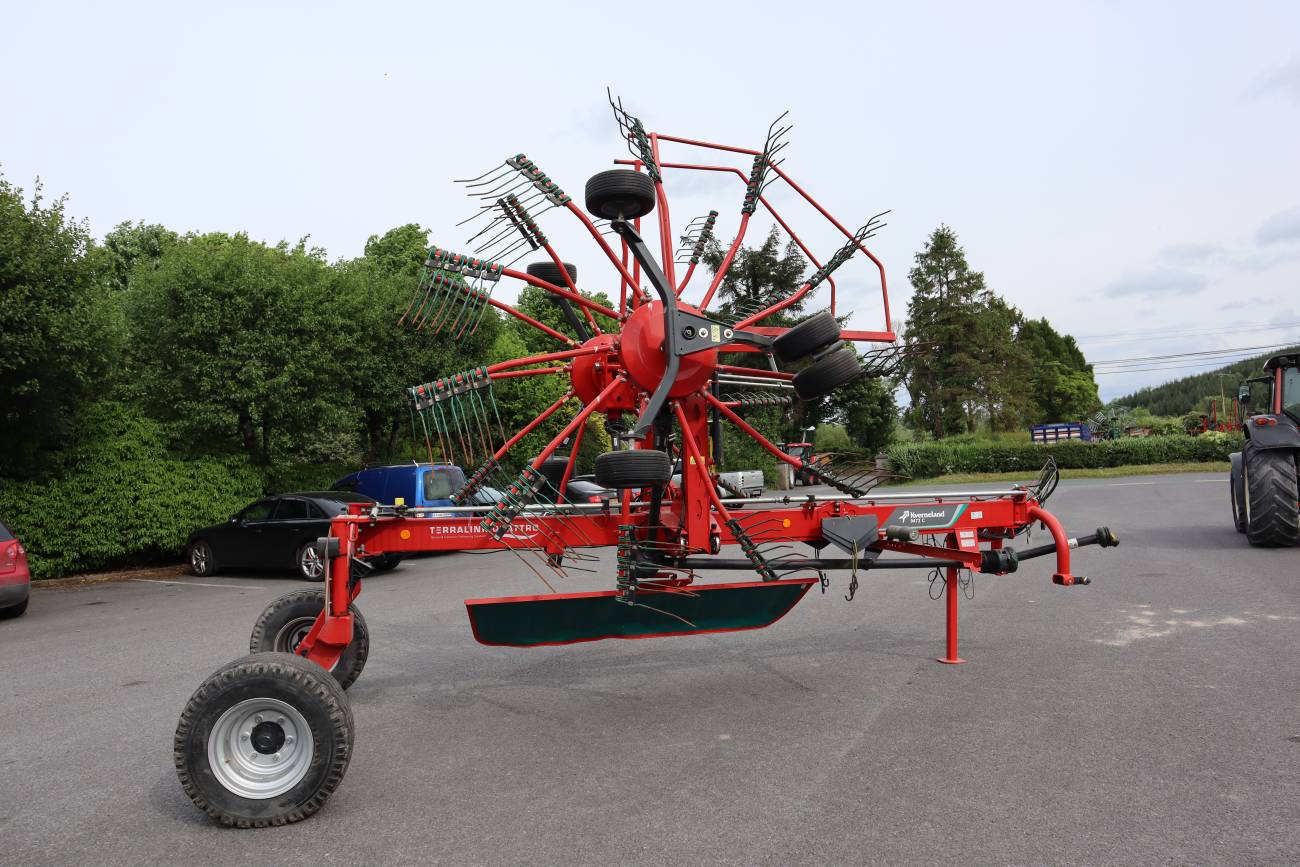 Taarup TA9472 Twin Rotor Rake | Clarke Machinery