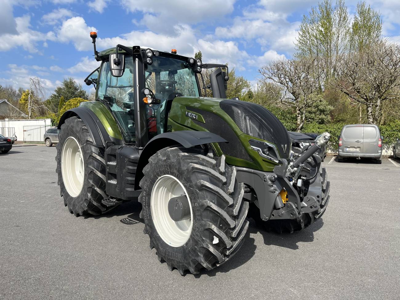 Valtra T235 Versu | Clarke Machinery