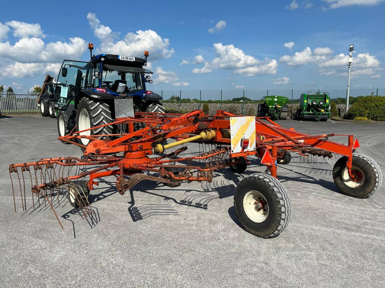 Kuhn 7301 Twin Rotor Rake | Clarke Machinery