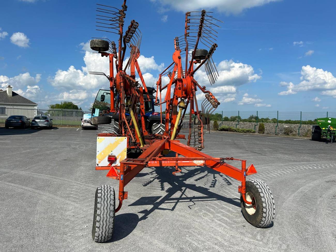Kuhn 7301 Twin Rotor Rake | Clarke Machinery