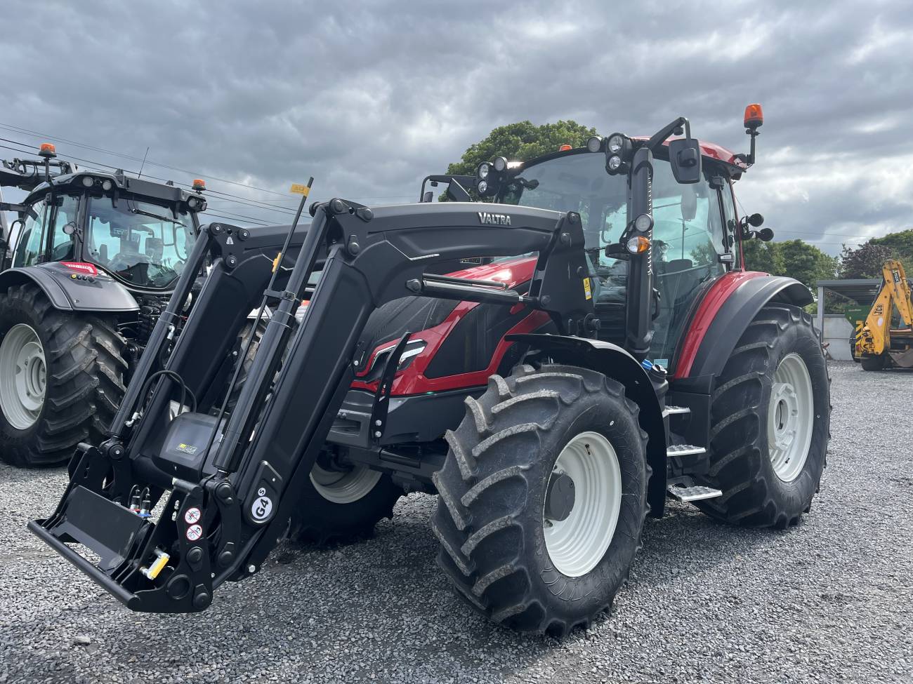 Valtra G135 c/w G4S Front Loader | Clarke Machinery